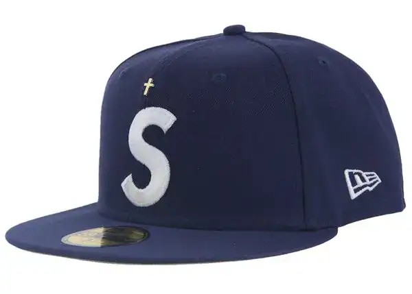 Supreme ニューエラクロスSロゴキャップ ブルー 7 1/2 Supreme Gold Cross S Logo New Era Fitted Cap - Light Navy Blue